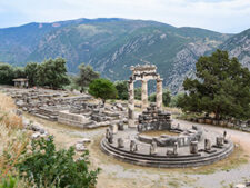 Delphi Center of the World: Greek Oracle Whispering Secrets - Pipeaway