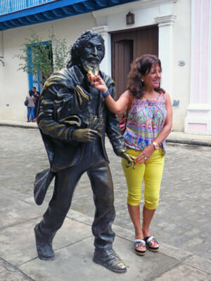 Statue Rubbing: Good Luck or Bad Taste? - Pipeaway