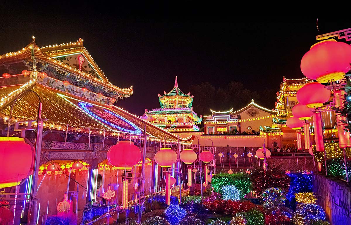Kek Lok Si Temple at Night: Penang's Annual Light-Up - Pipeaway